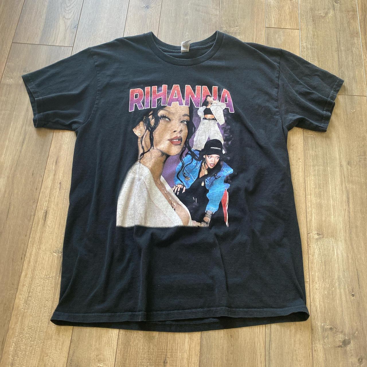 faded gildan rihanna y2k tee - Depop