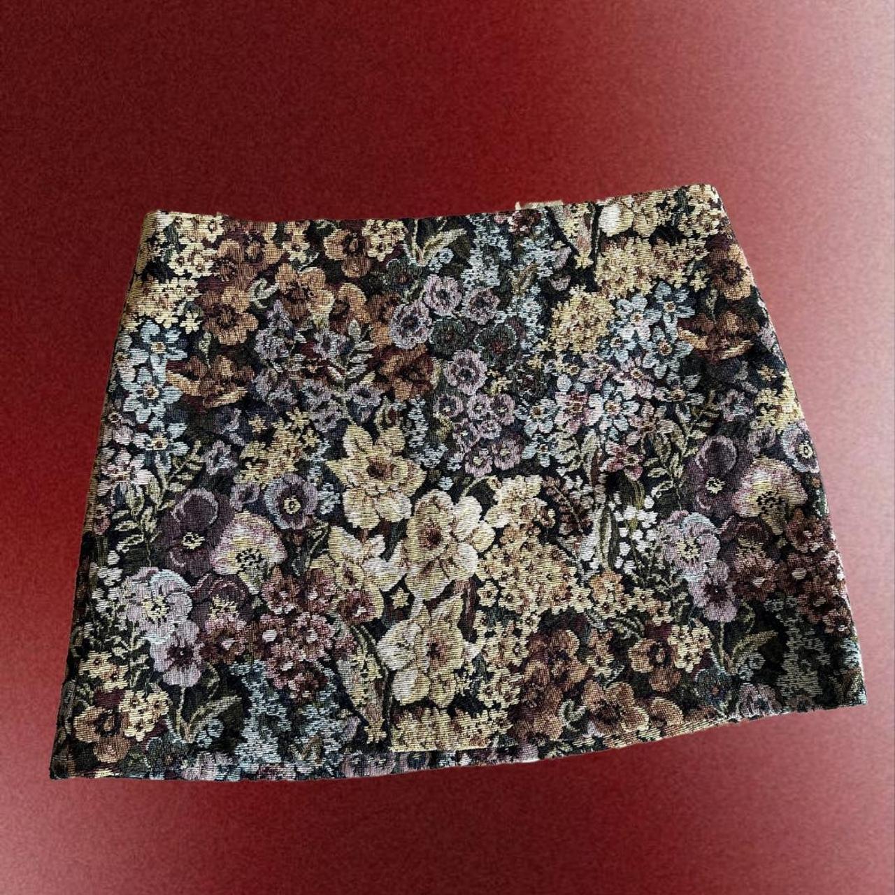 Gorgeous flower embroidered mini skirt Has the... - Depop