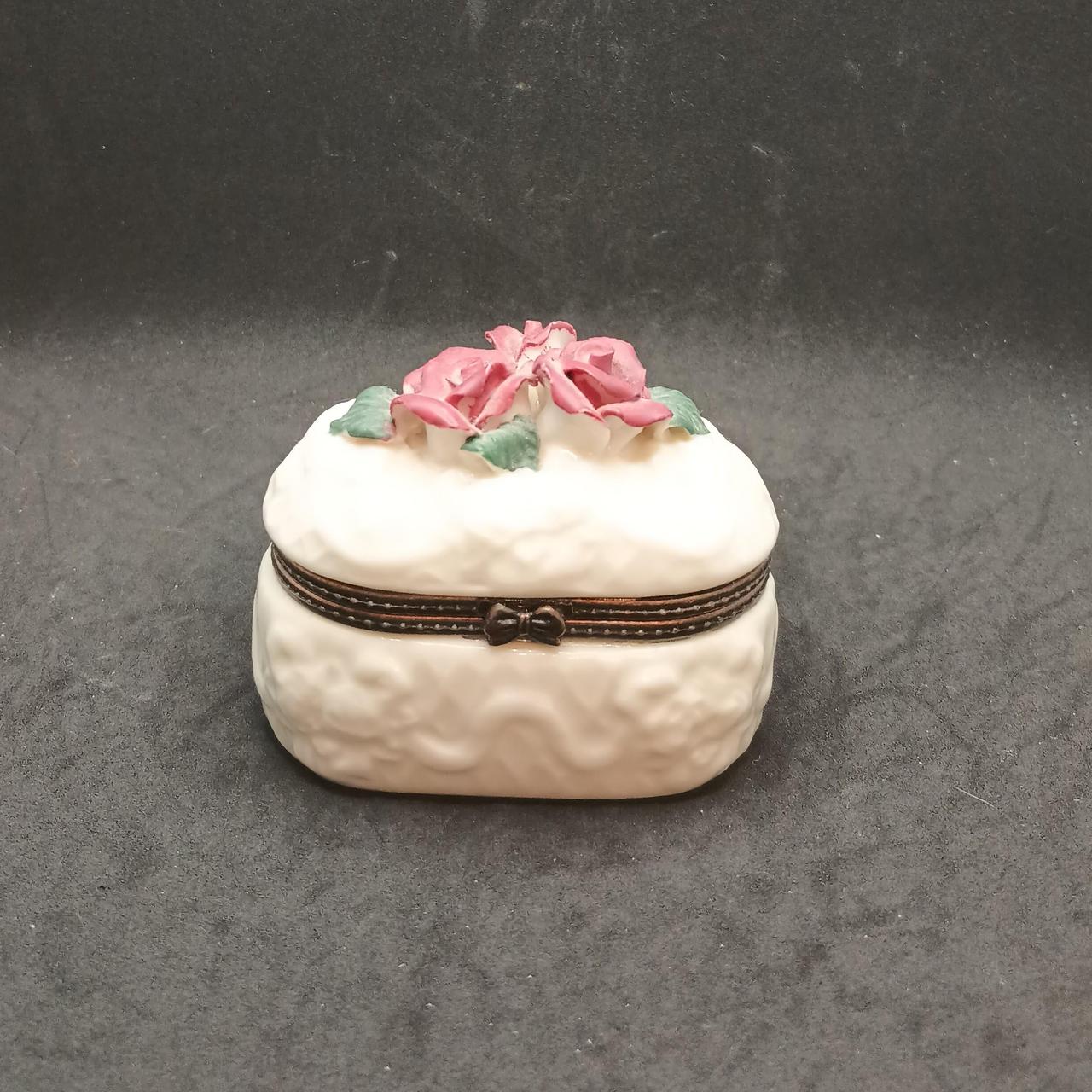 A small vintage trinket box with roses on the top.... - Depop