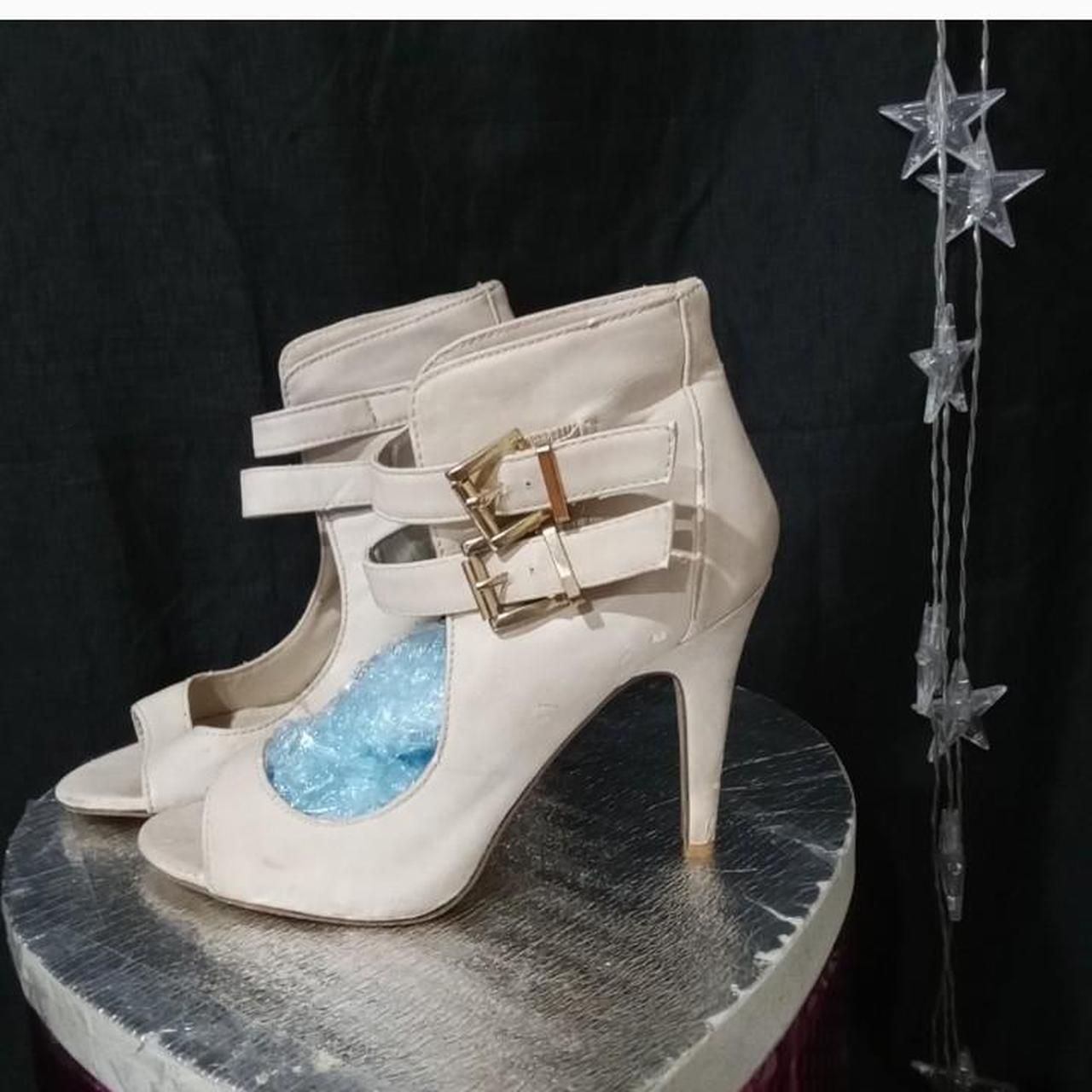 GIRL EXPRESS HEELS SIZE 9 - Depop