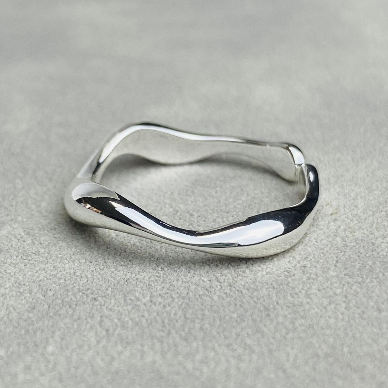 Adjustable cool silver ring can also be worn... - Depop