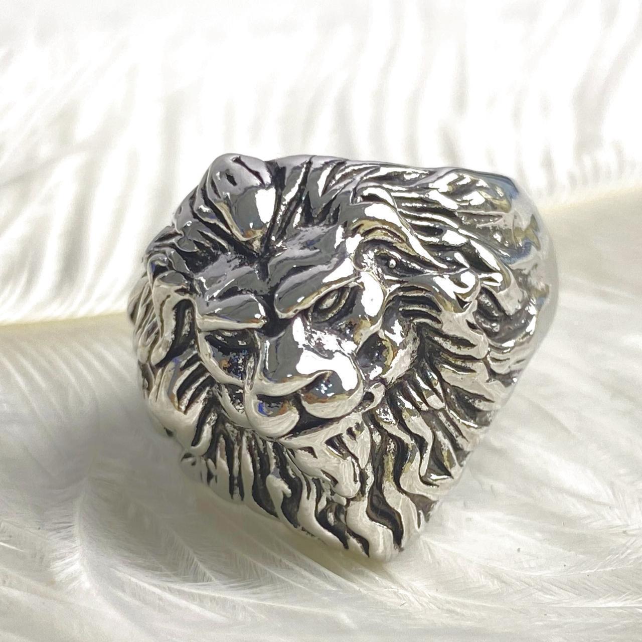 This is an open adjustable ring that fits perfectly... - Depop