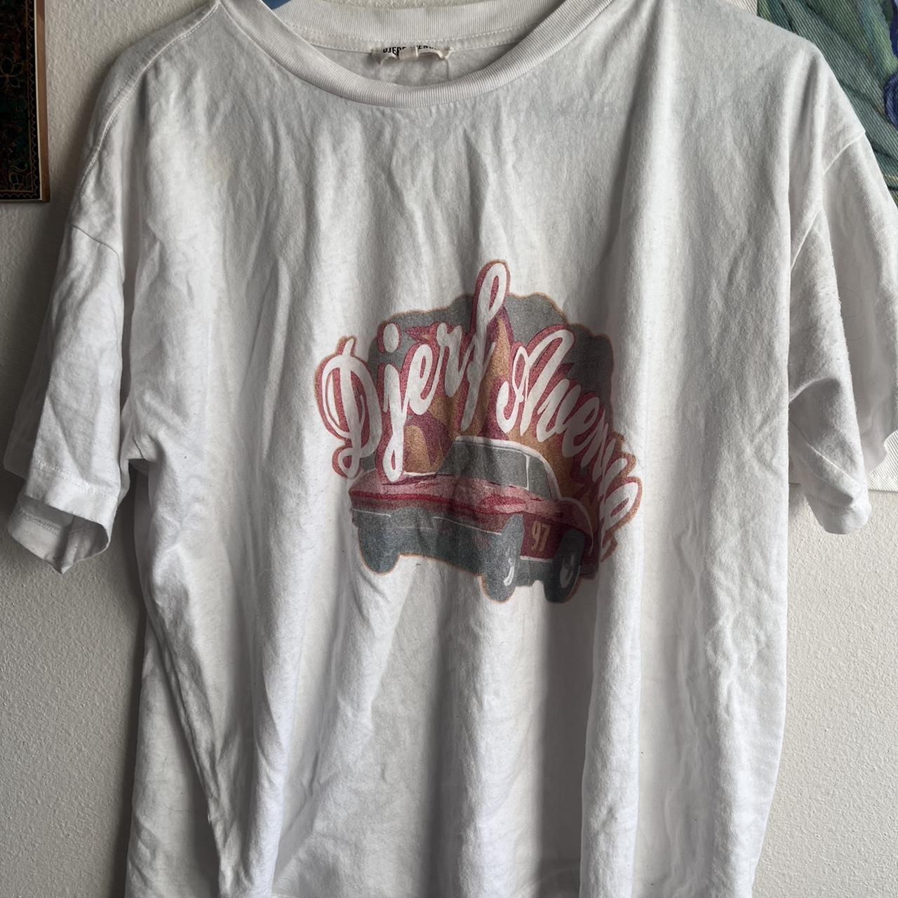 DJERF avenue t shirt!! size medium :) loved and worn... - Depop