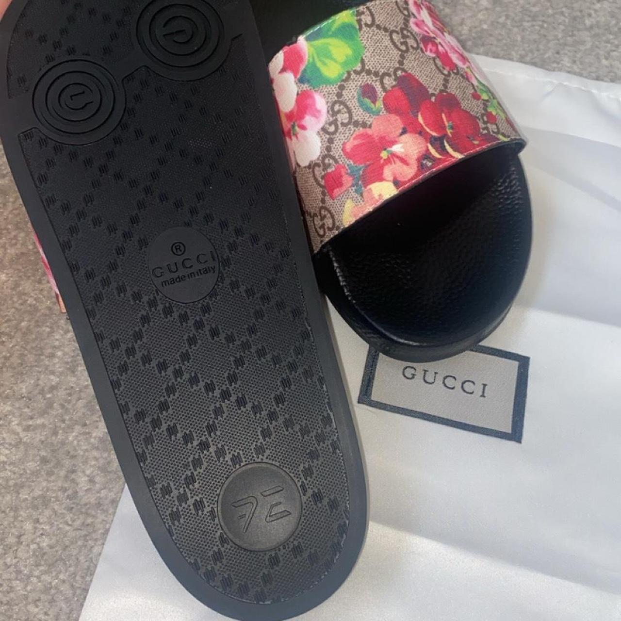 Gucci bloom sliders Comes with dust bag Size 8 - Depop