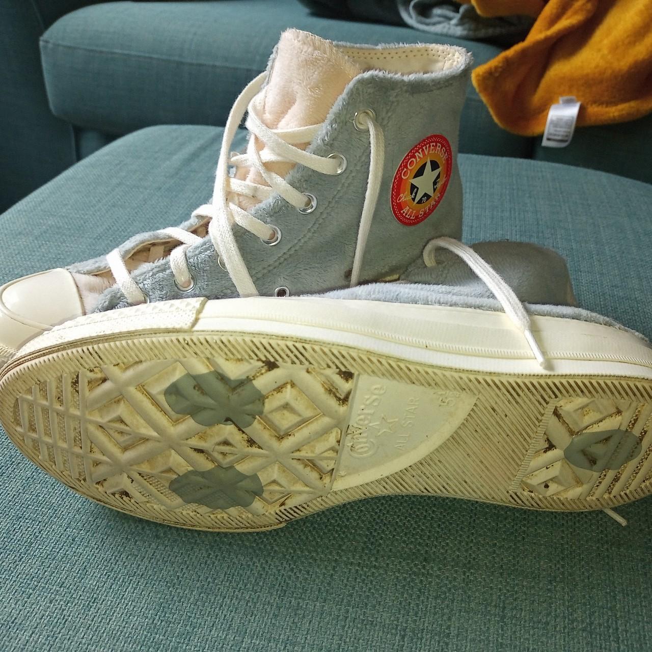 Converse Women's Bugs Bunny Trainers - Depop