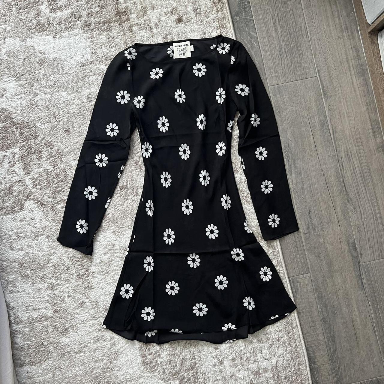 Realisation par The Cosima mini dress in 90’s daisy... - Depop