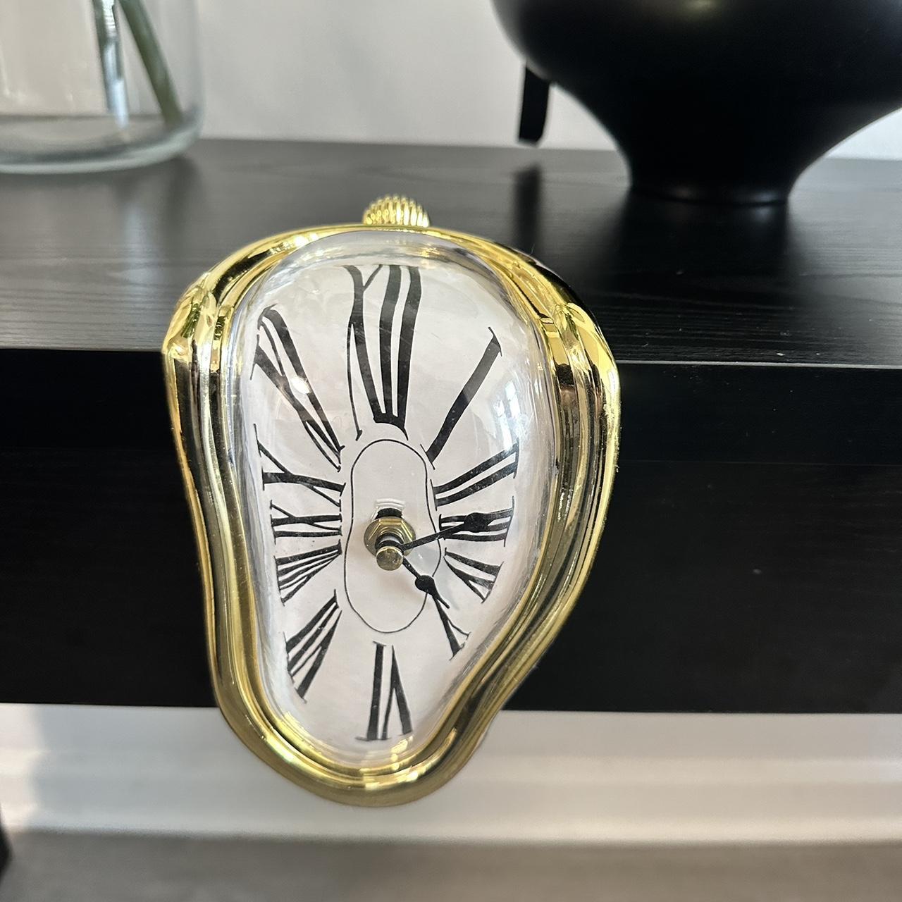 Melting clock for table - Depop
