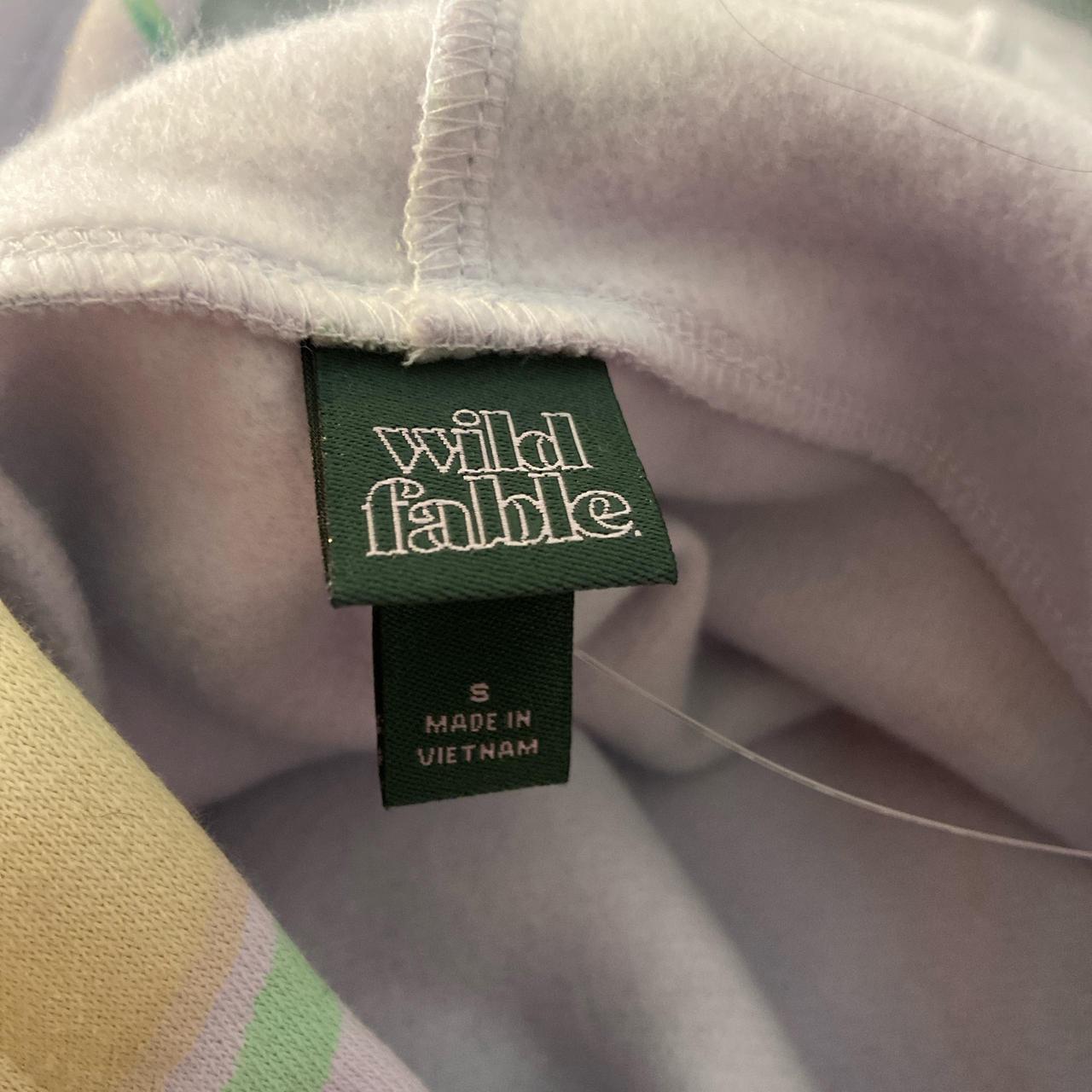 Cropped hoodie wild fables size small - Depop