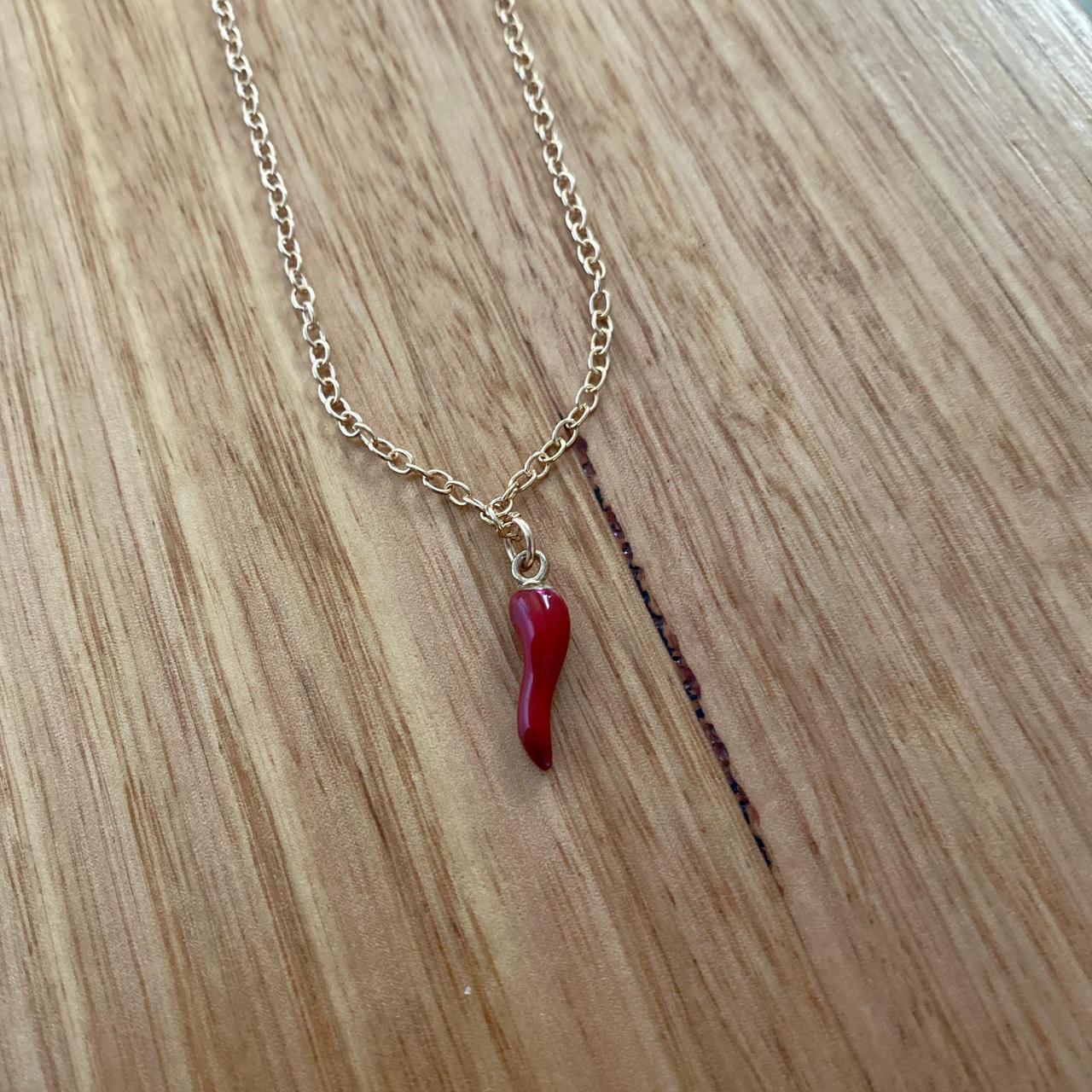 chilli necklace - gold chain - Depop