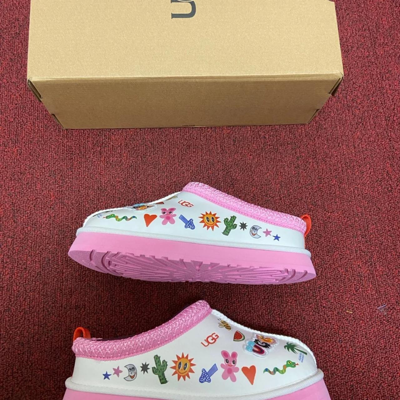 UGG Tazz Pop Sketch Grade School Girls'... - Depop