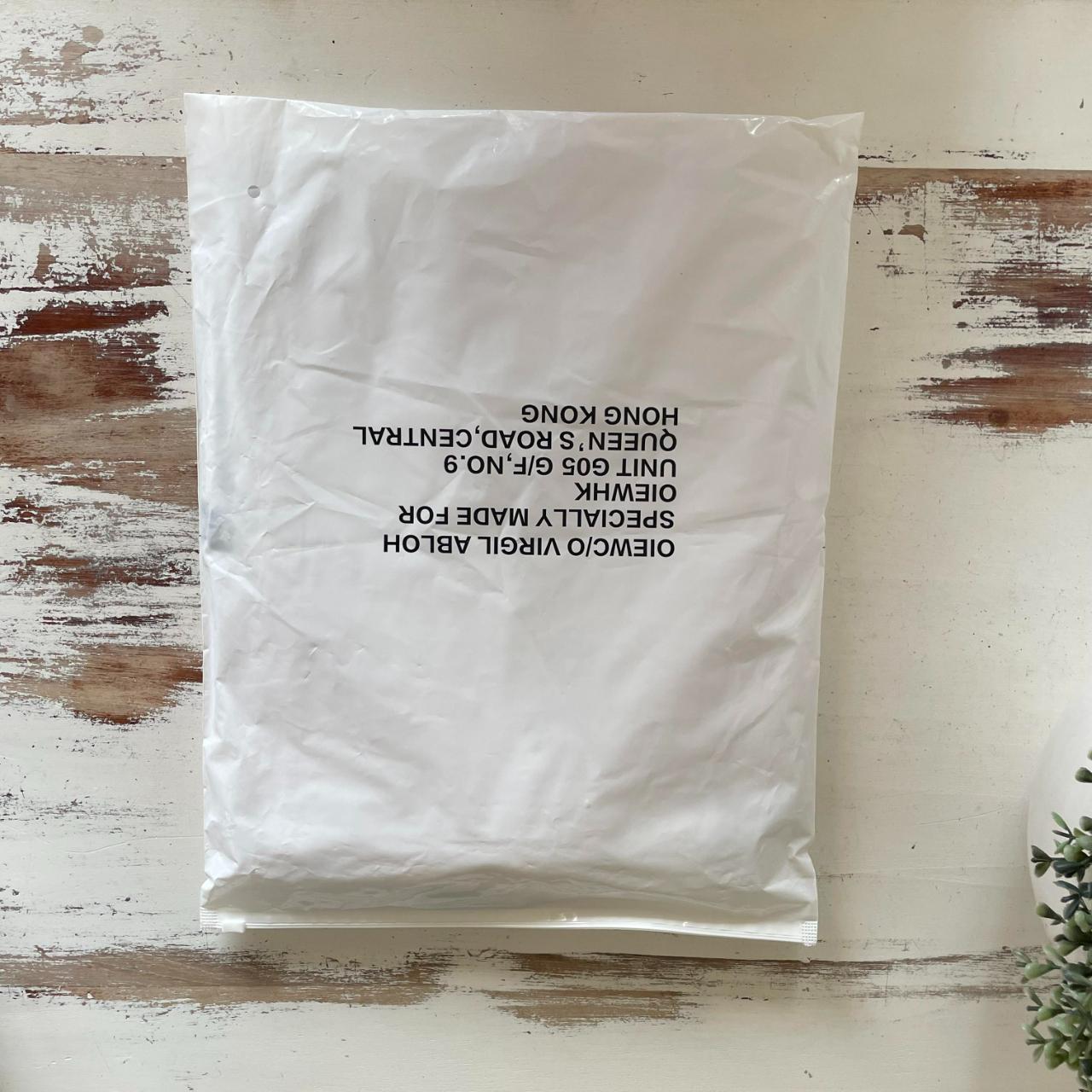 OFF WHITE / OIEW SHIRT SIZE" LARGE GREAT PIECE! VERY... - Depop