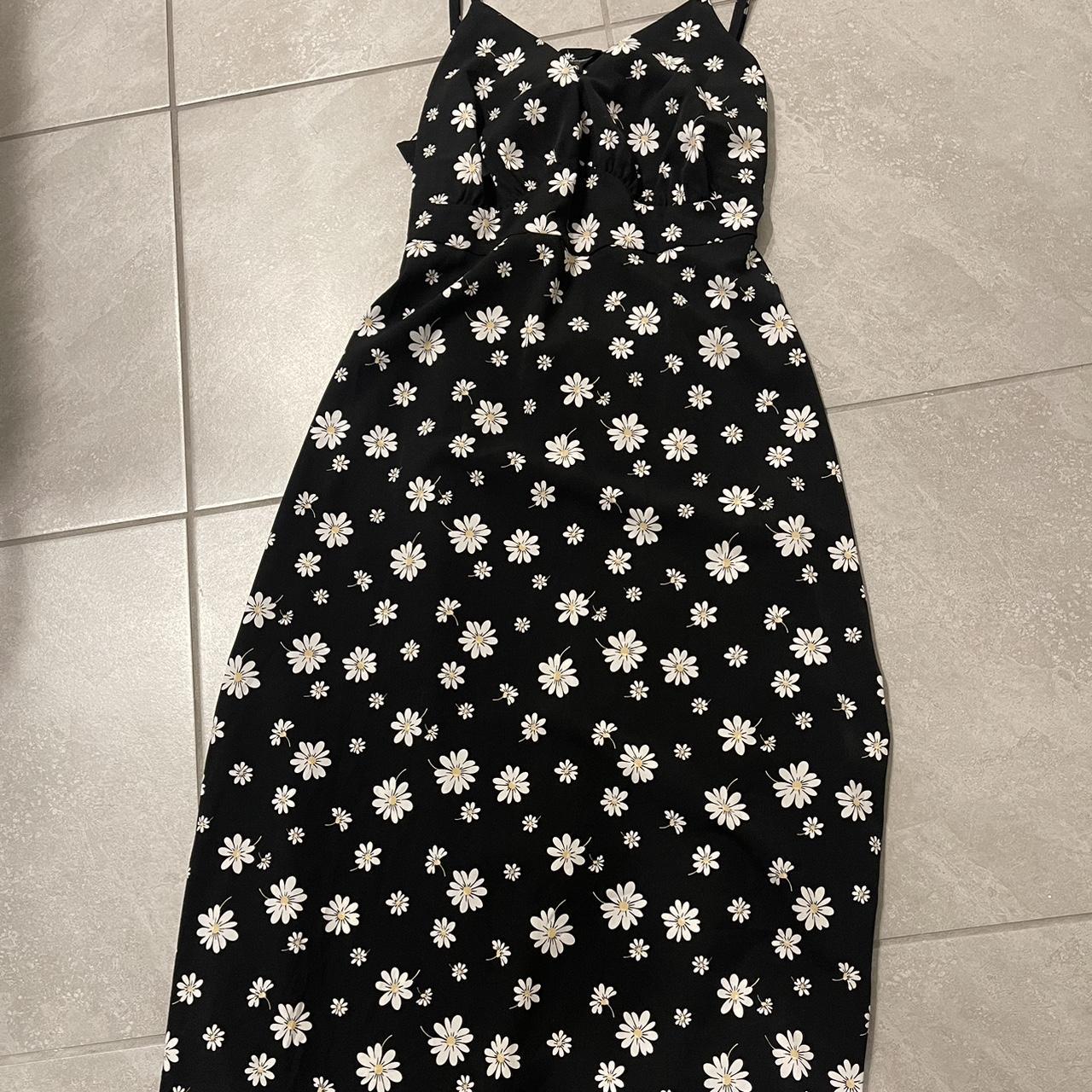 Long Daisy flower dress , super cute has a tie in... - Depop