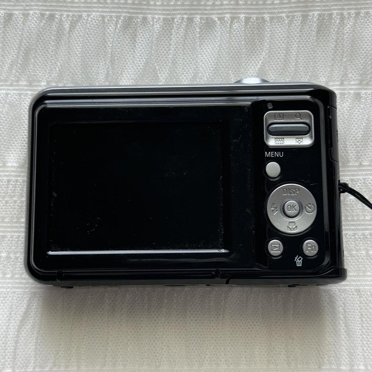 Samsung ES28 Digital Camera 💗 Tested by our... - Depop