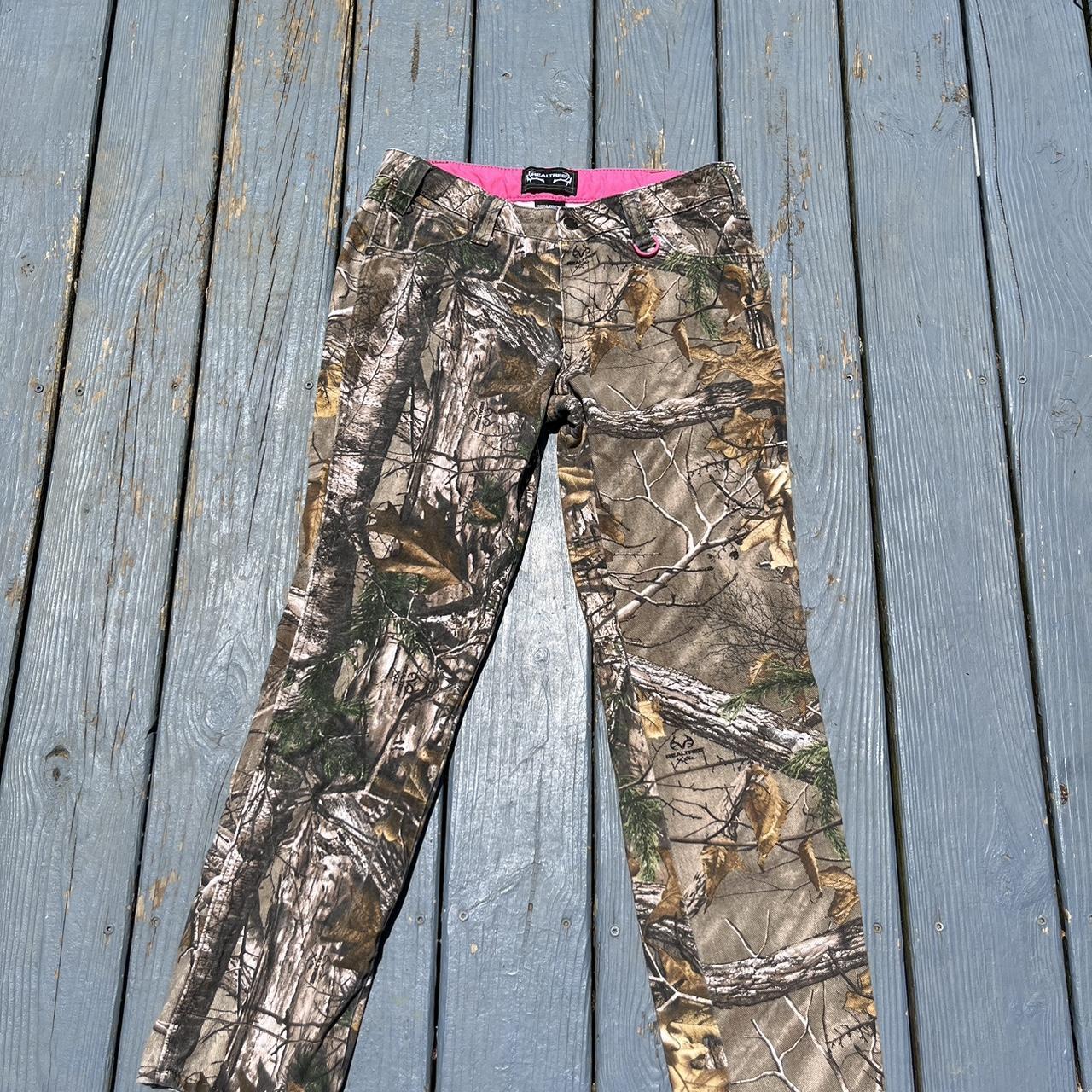 women’s Realtree pink camo pants🐿️ - Depop