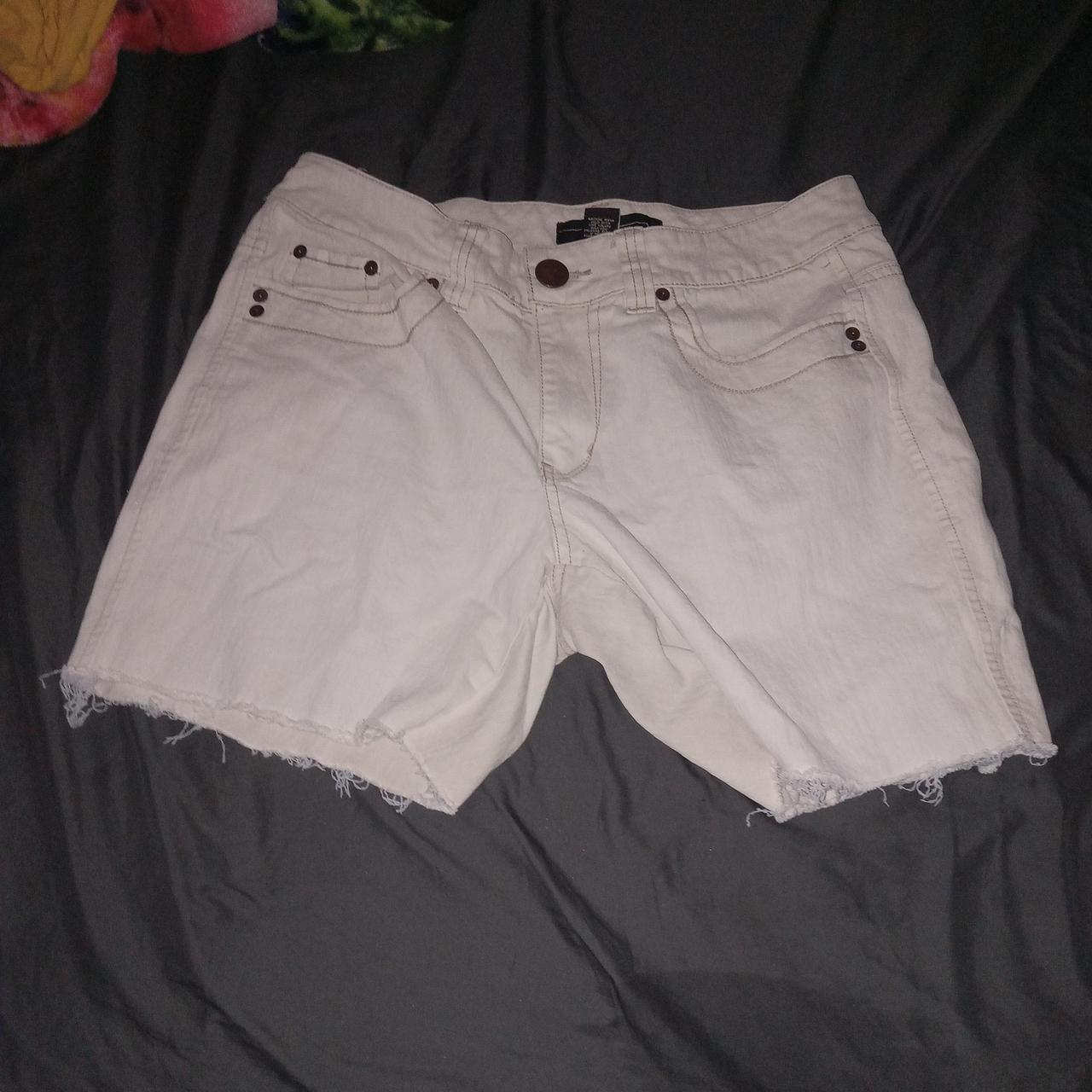 Cream shorts medium - Depop