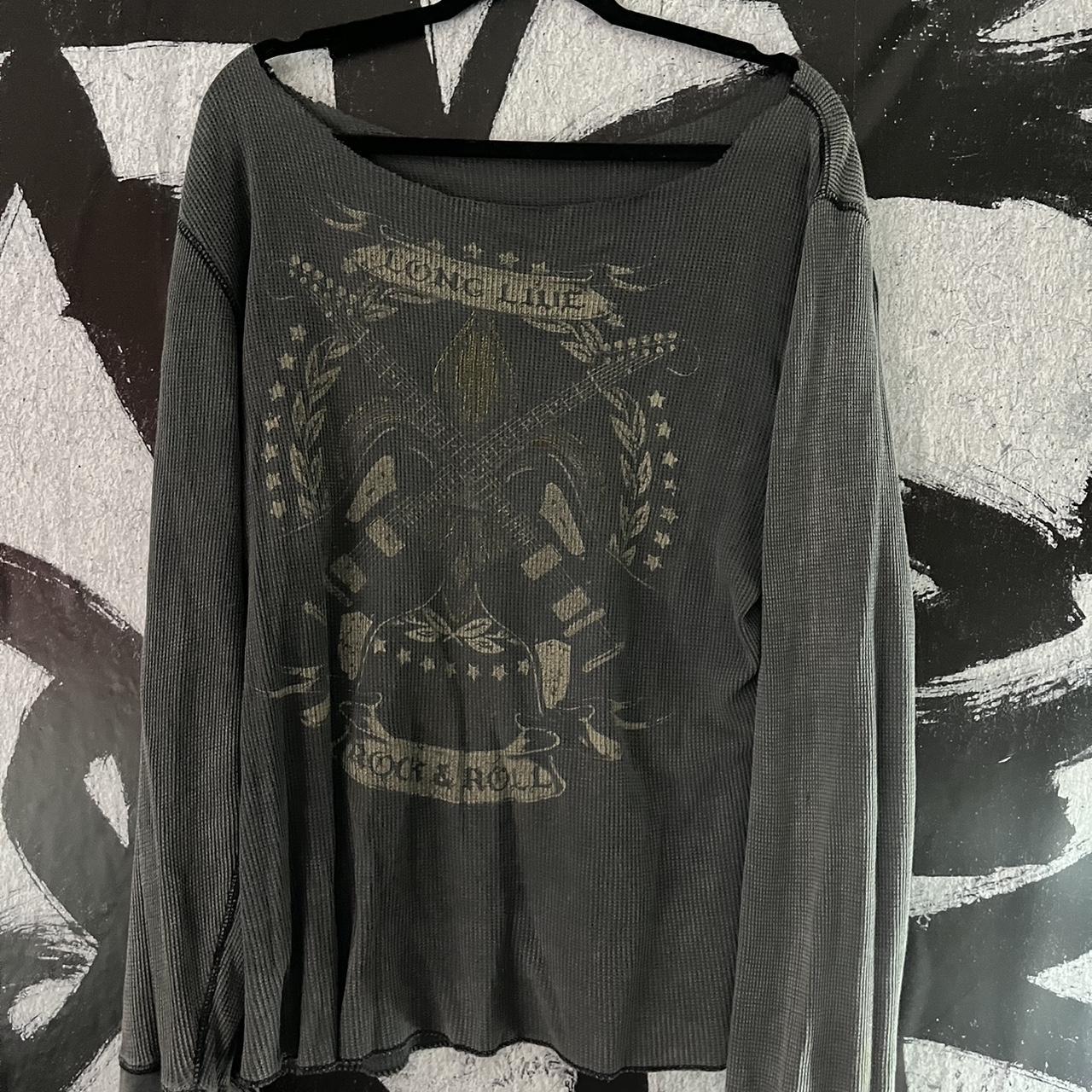 Chill y2k long sleeve Fits baggy M Cut off da shoulder - Depop