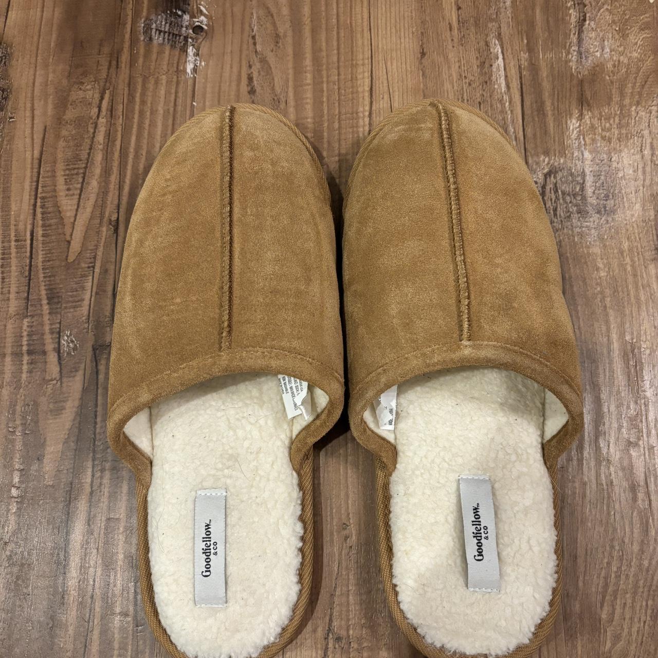 Size 11/12 Ugg like goodfellow slippers - Depop