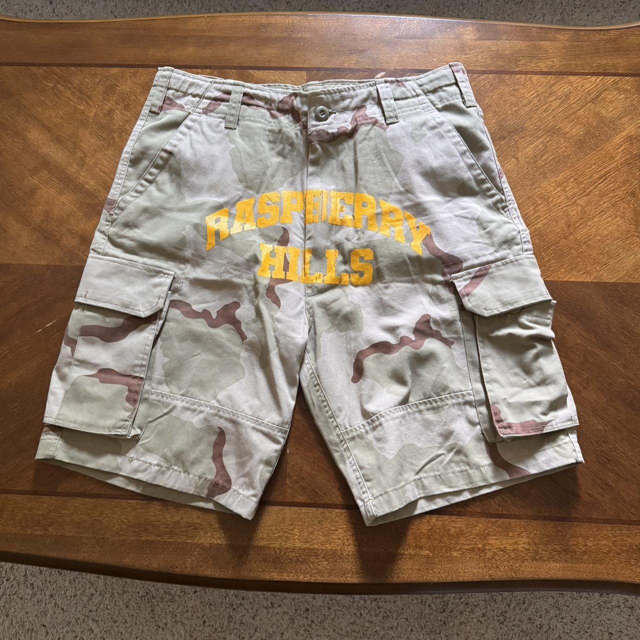 medium raspberry hills gv gallery cargo camo shorts... - Depop