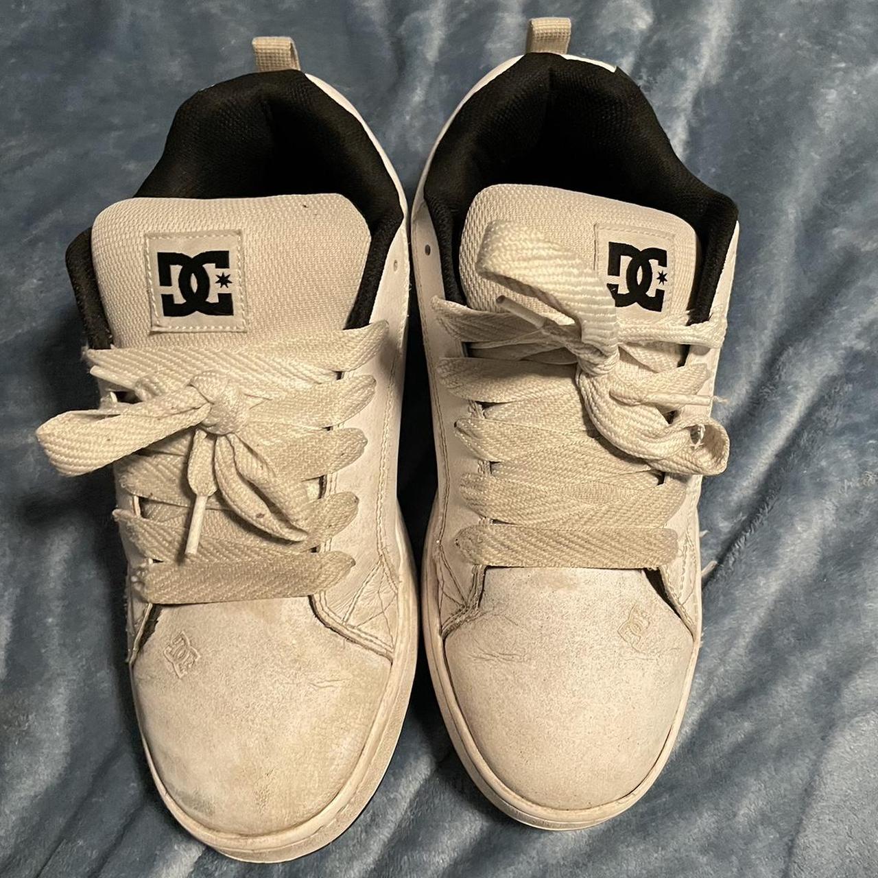 DC Shoes white court grafik size men’s 11 used well.... - Depop