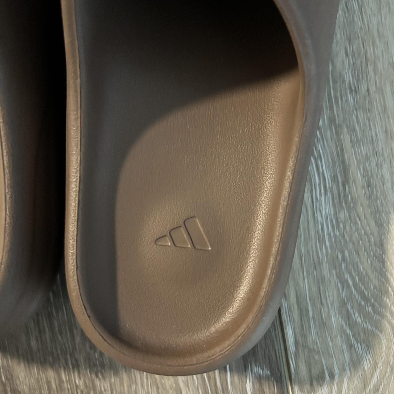 YEEZY slide brown bottom are very used the tops... - Depop