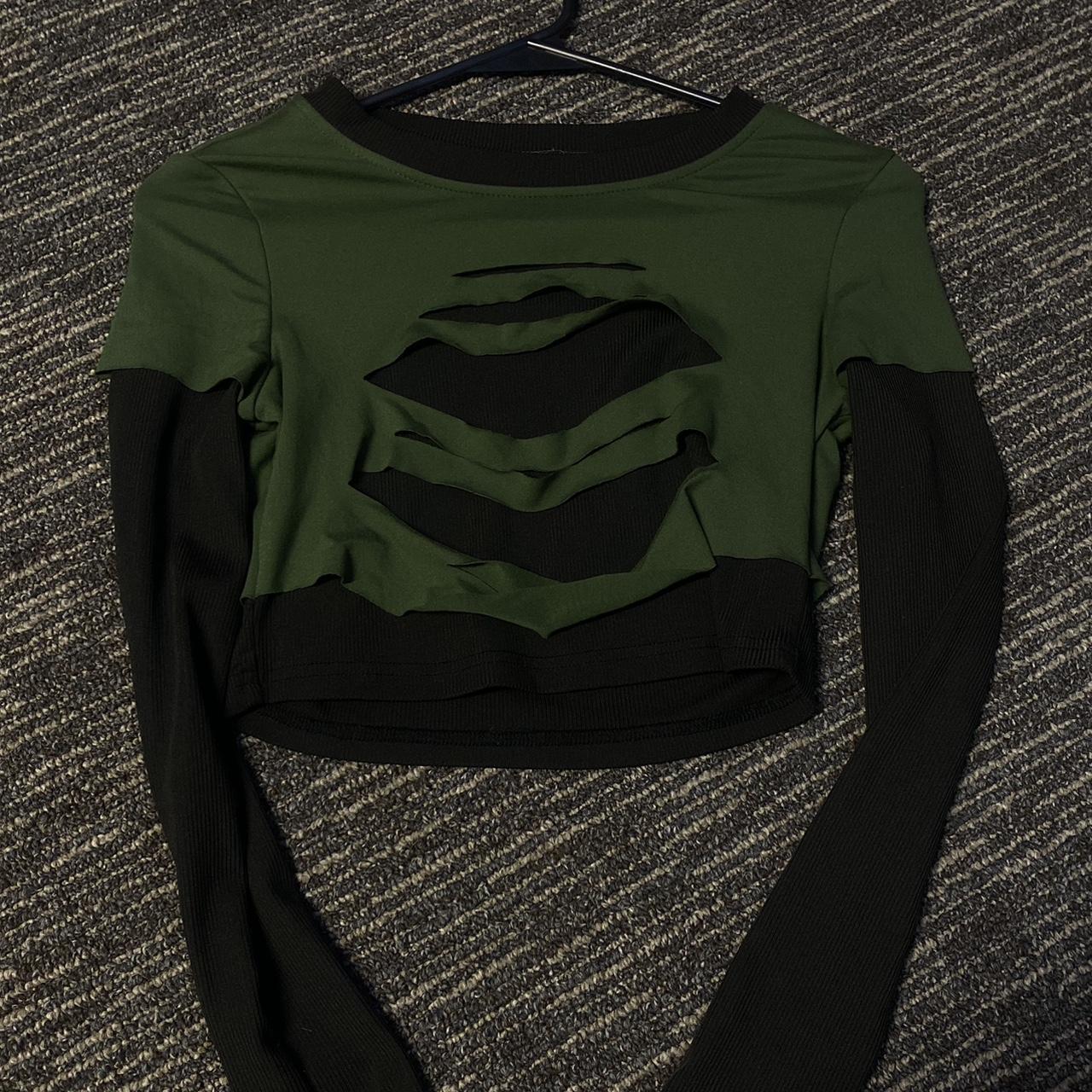 xs grudge? emo? crop. #grudge #emo #y2k - Depop