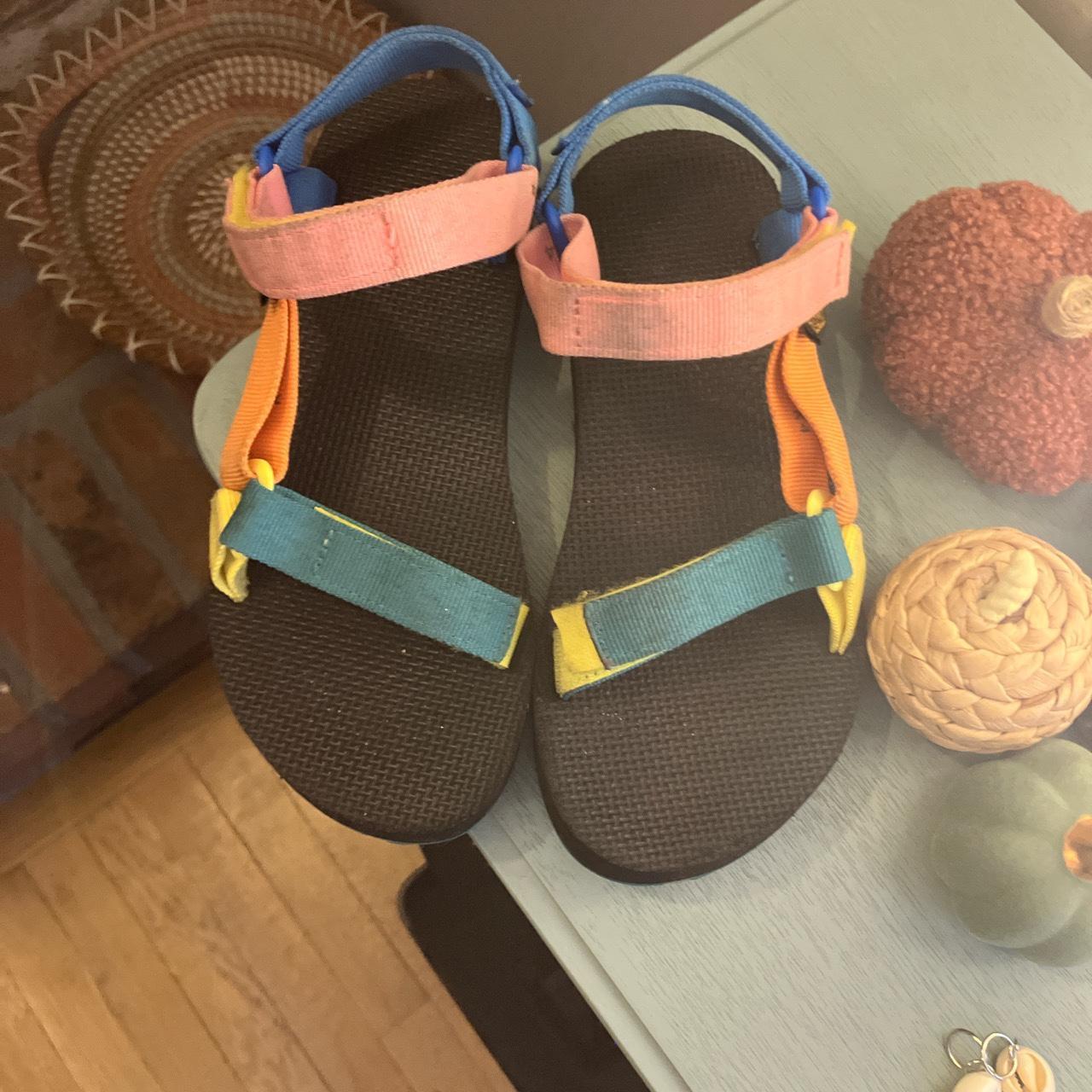 Teva, 4, colorful - Depop