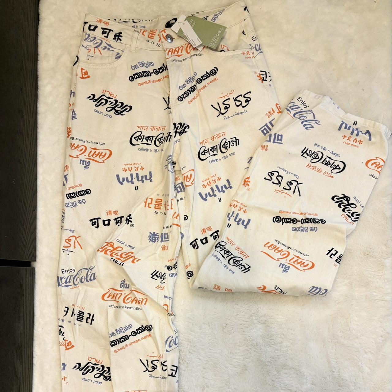 NWT graphic cargo pants. Fit S/M. - Depop