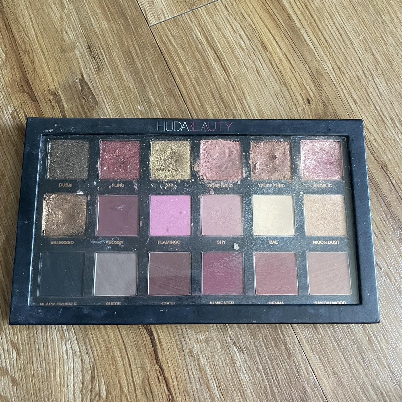 Huda beauty eyeshadow pallet. used but good... - Depop