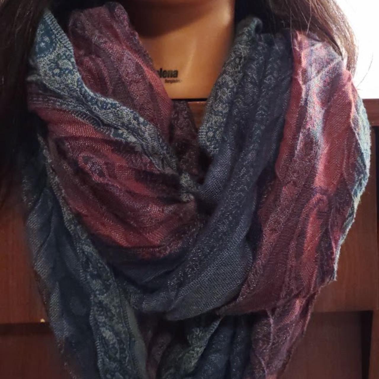 Cute scarf never worn - Depop