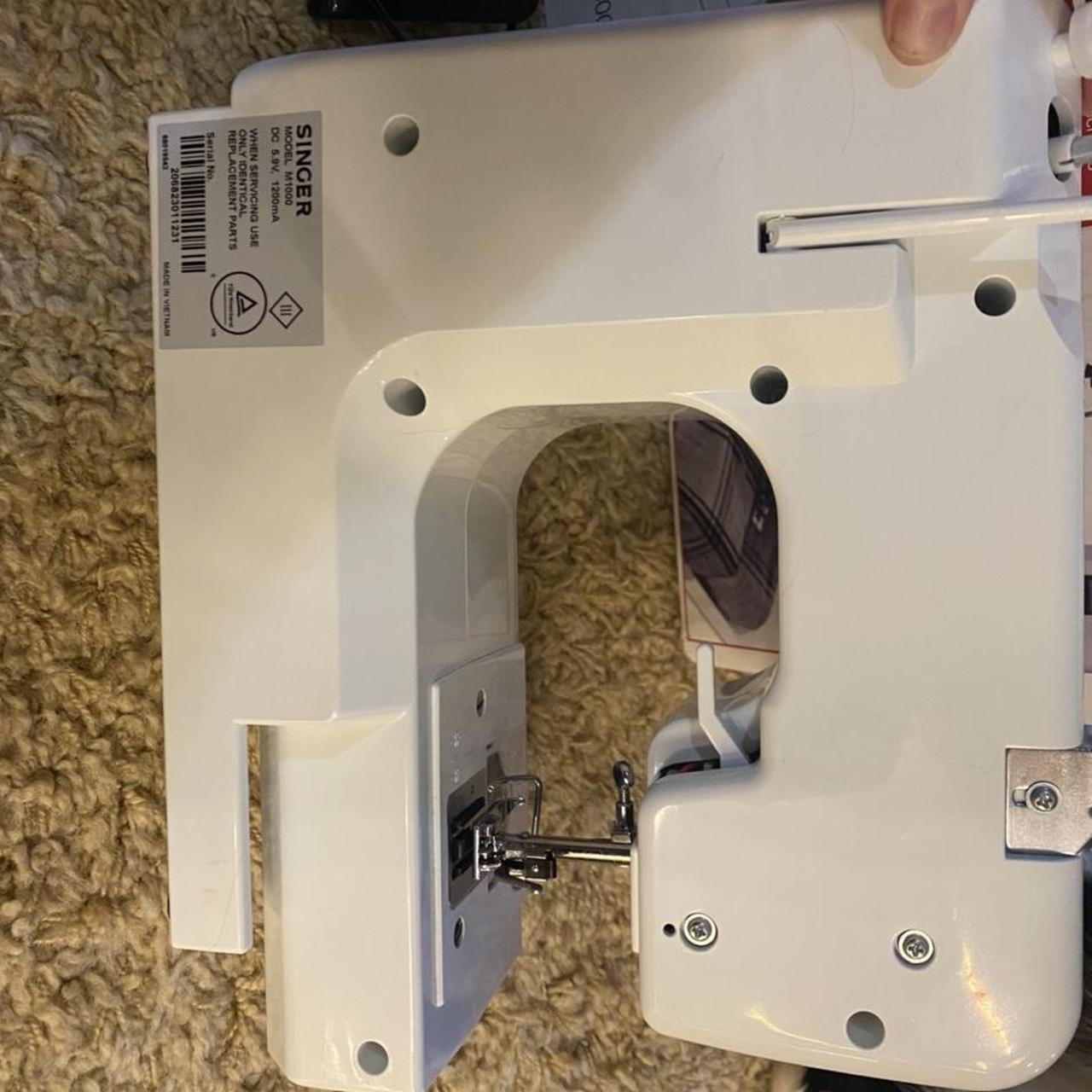 Singer M1000. Works great! I just got a new sewing... - Depop