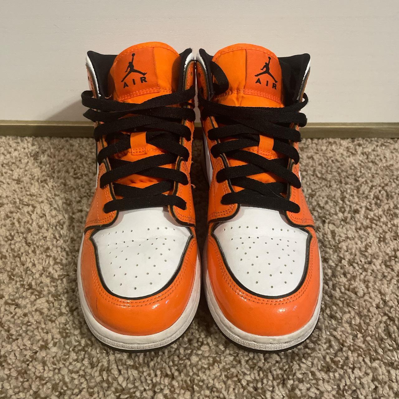 2021 Air Jordan 1 Mid SE ‘Turf Orange’ Size 6Y - Depop