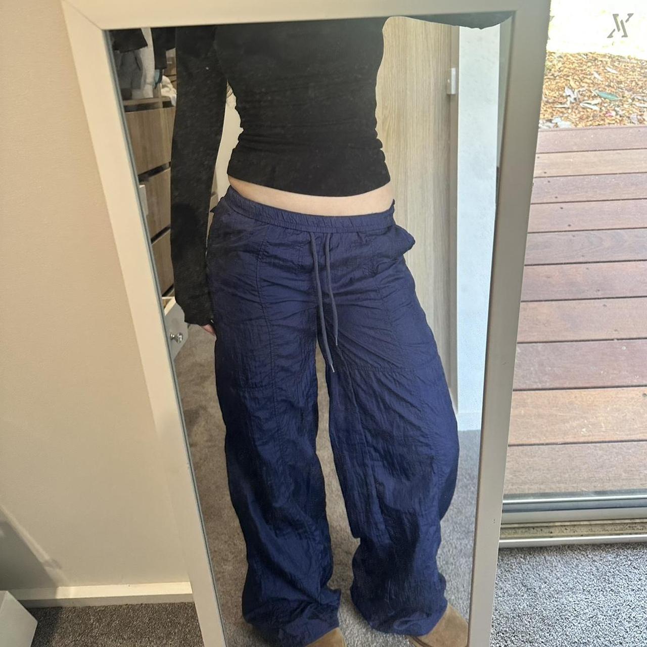 Navy blue spray pants with drawstrings at the bottom - Depop