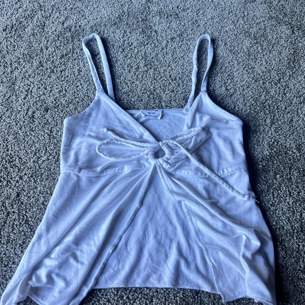 Cute summer tank, open front - Depop