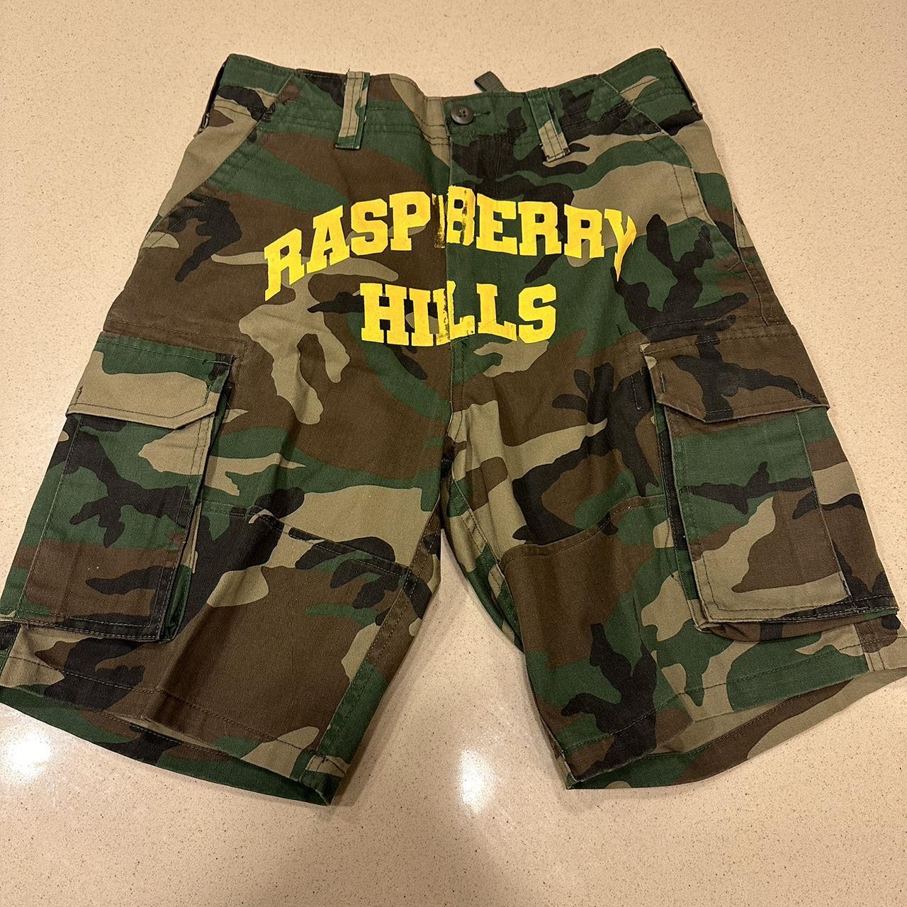 Raspberry Hills shorts fits waist 27-31 - Depop
