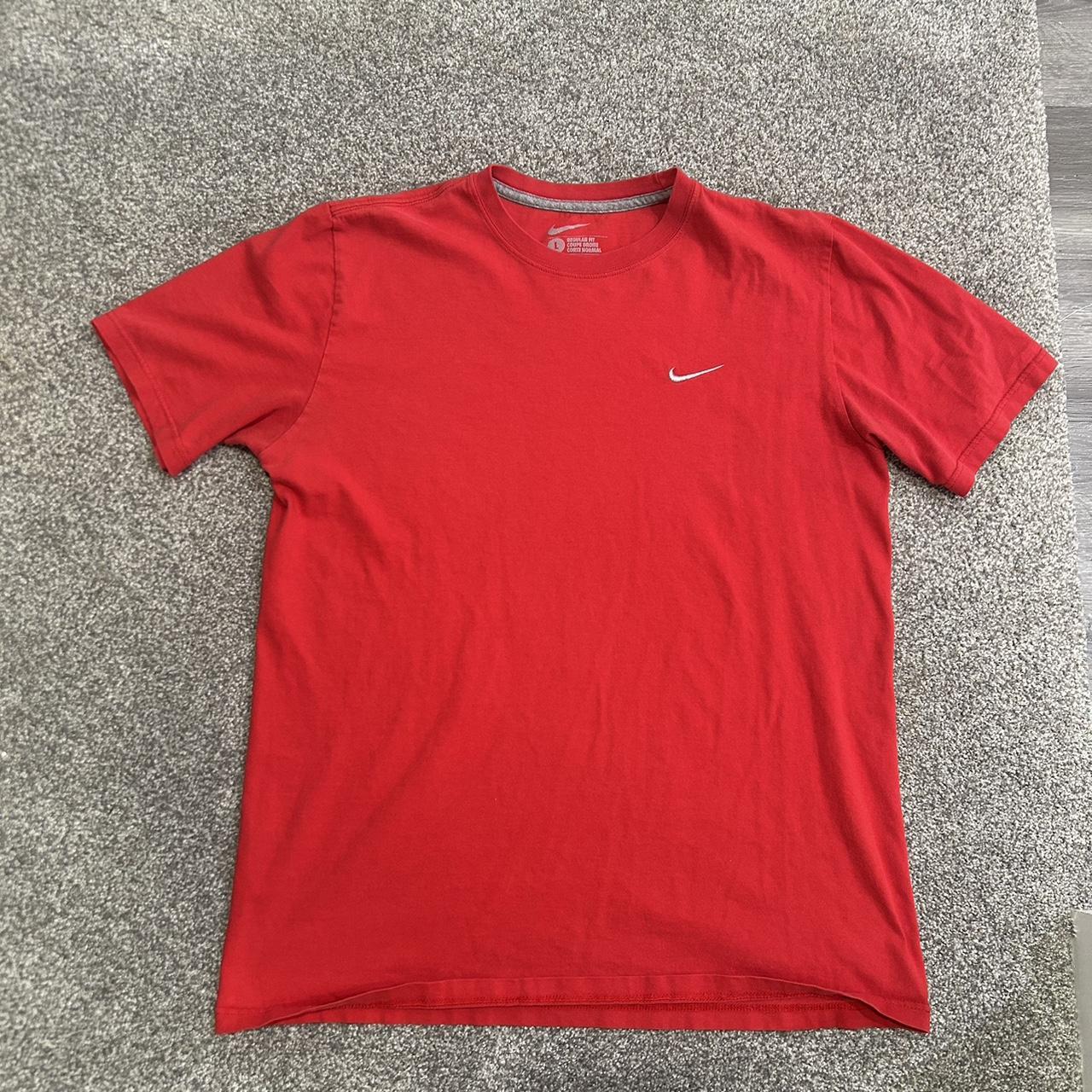 Red vintage Nike Tee - Depop