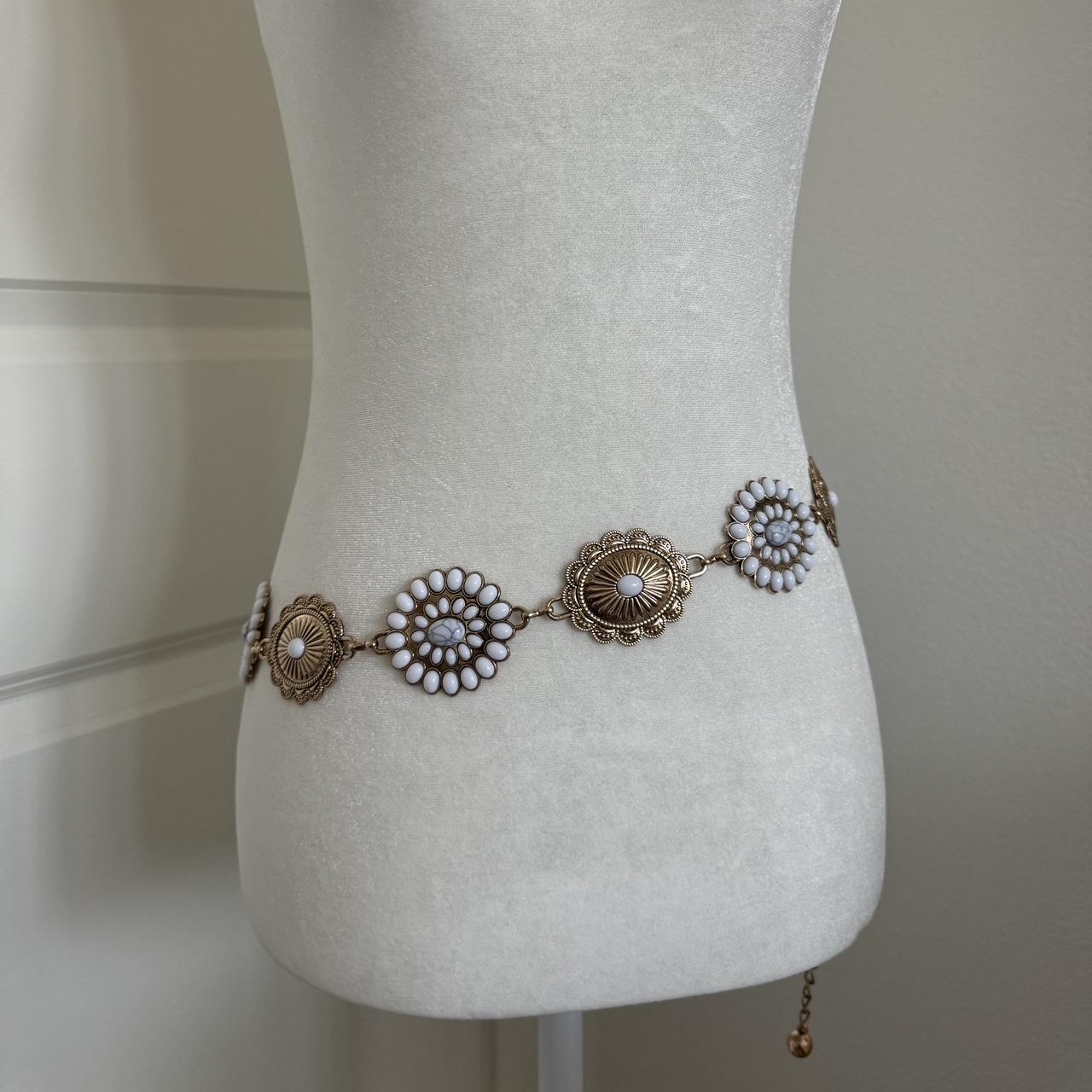 Gold Bronze flower chain belt with oval detail -... - Depop