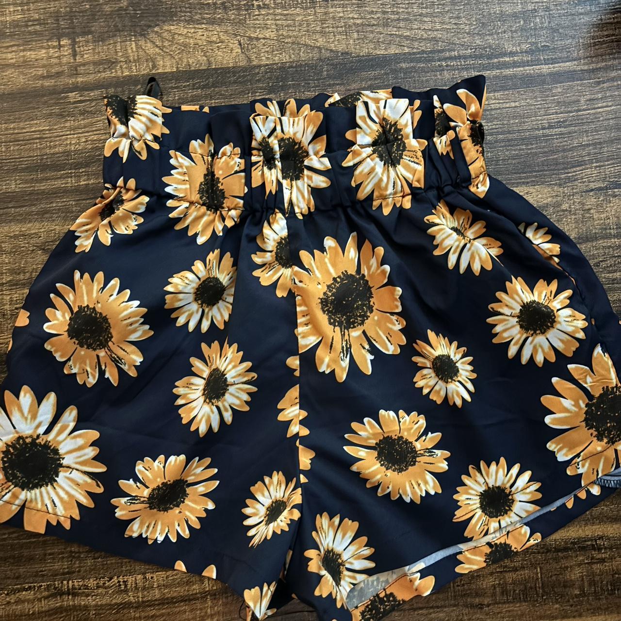 Sunflower flowy shorts - Depop