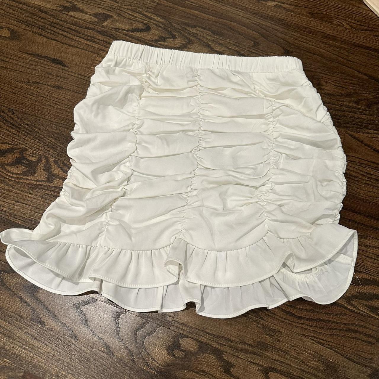 White Rouched Skirt Purchased from Molly and Zoe... - Depop