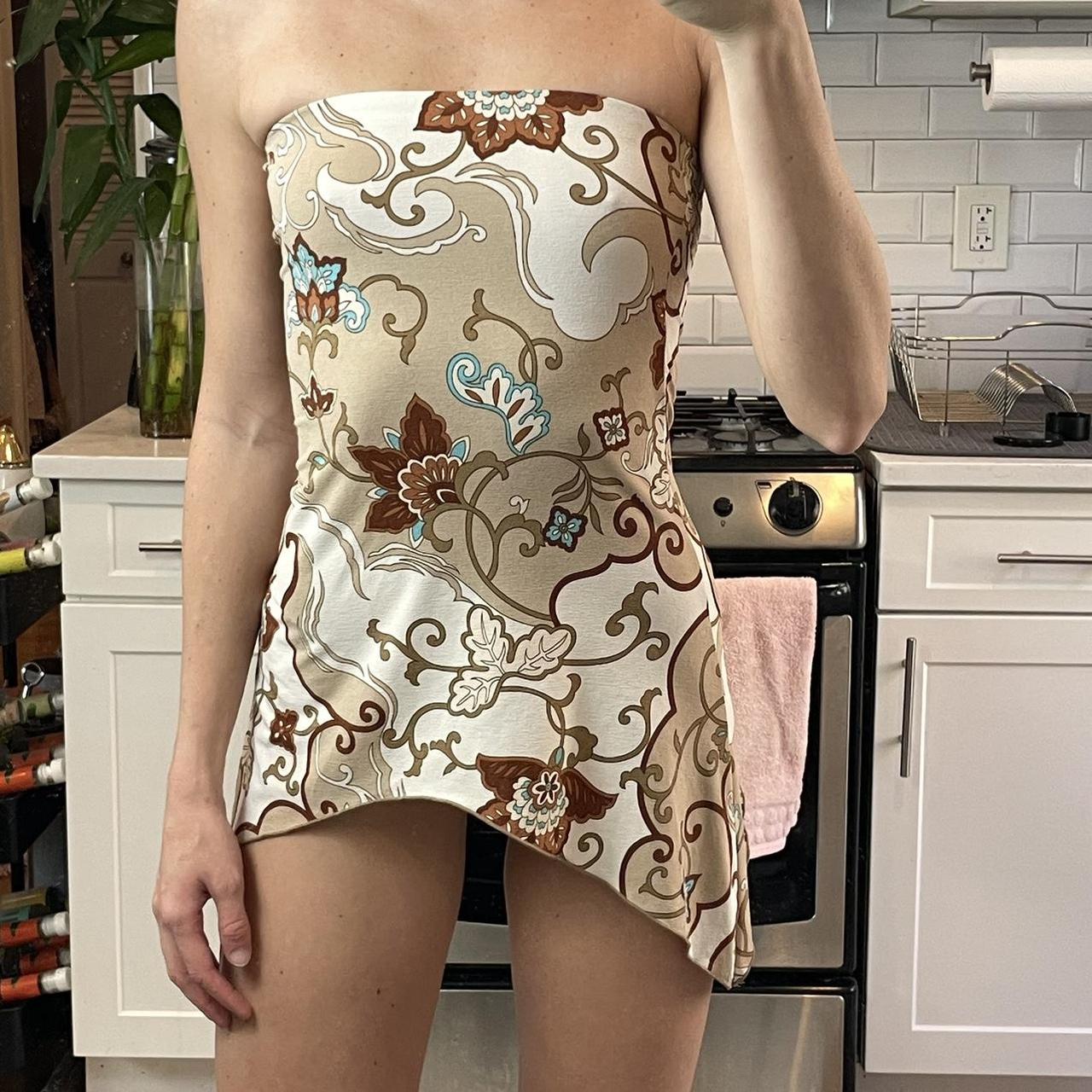 Y2k 2000s handkerchief tube top Model is 5’8 26”... - Depop