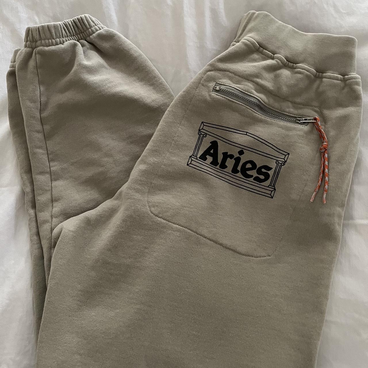 Aries joggers baggy - Depop