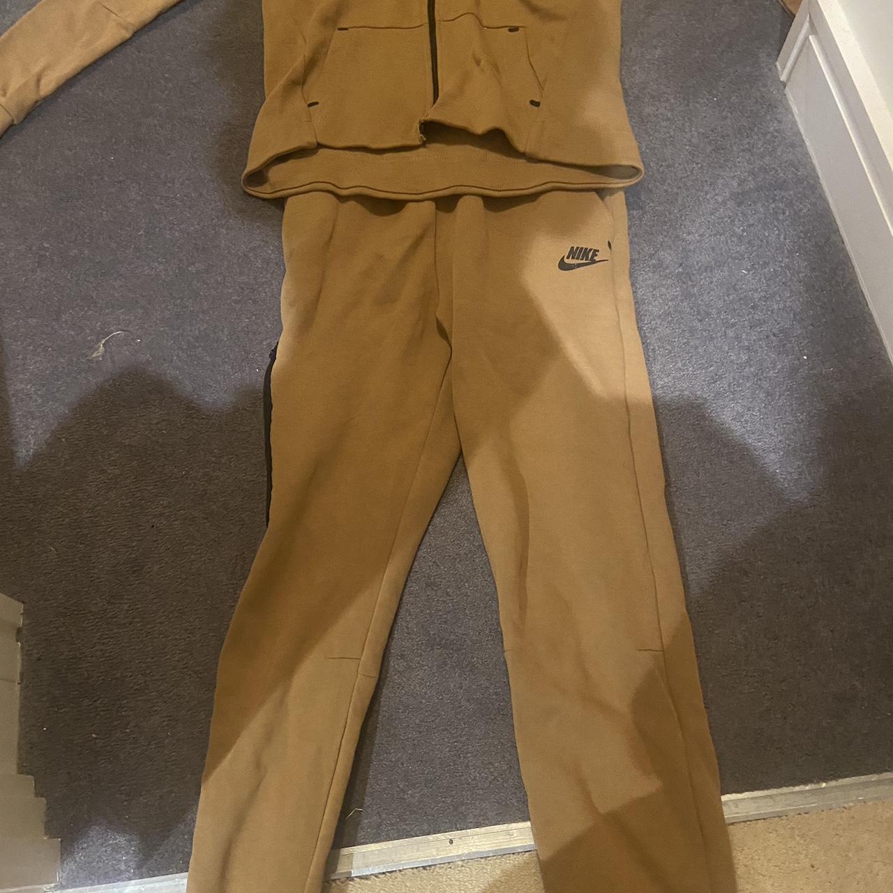 Beige tech fleece xs - Depop