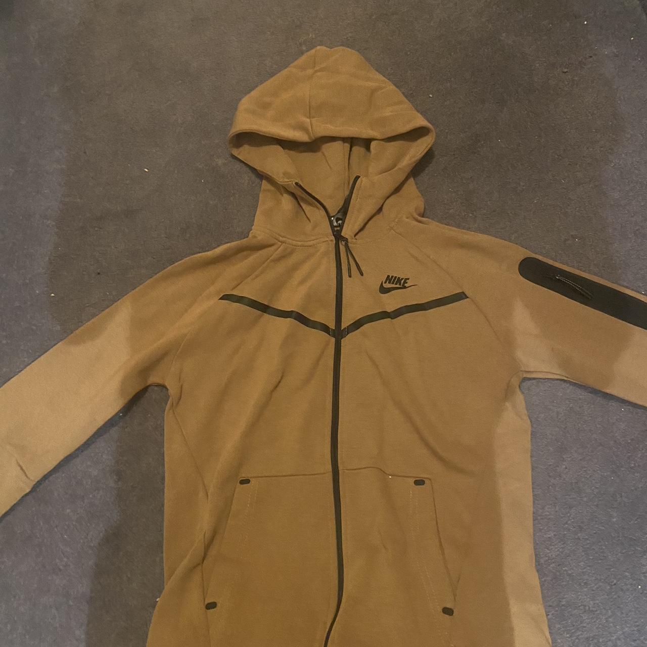 Beige tech fleece xs - Depop