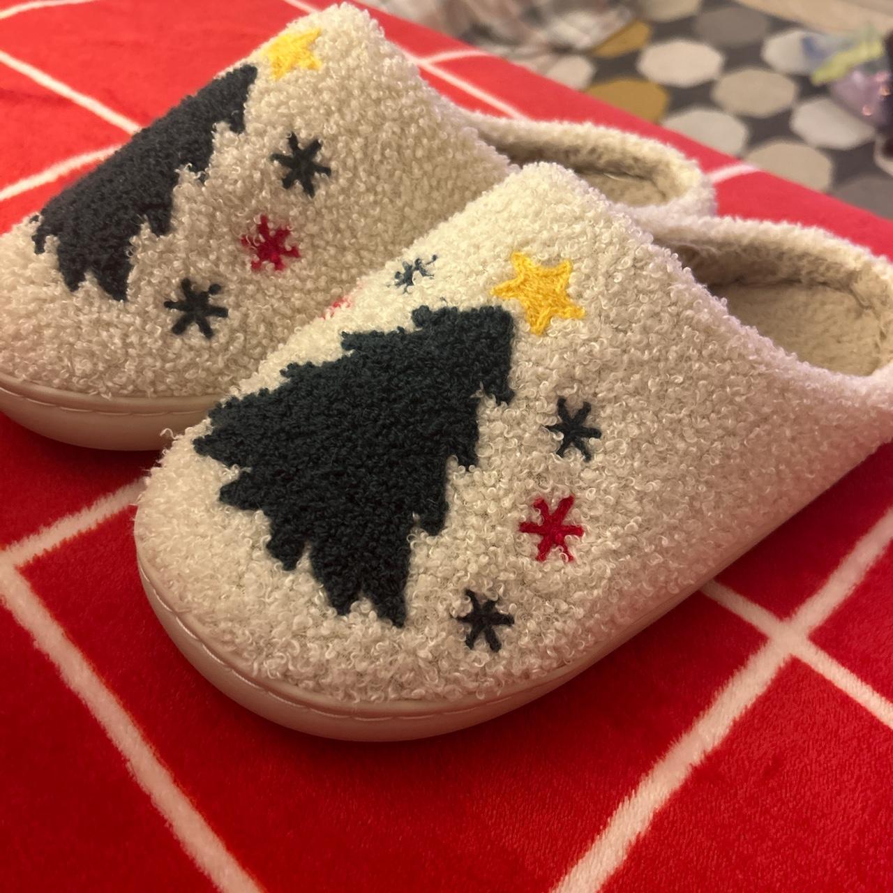 Tree slippers!! - Depop