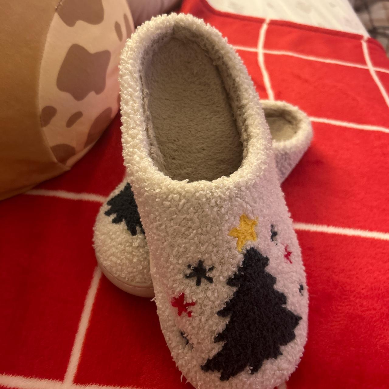 Tree slippers!! - Depop