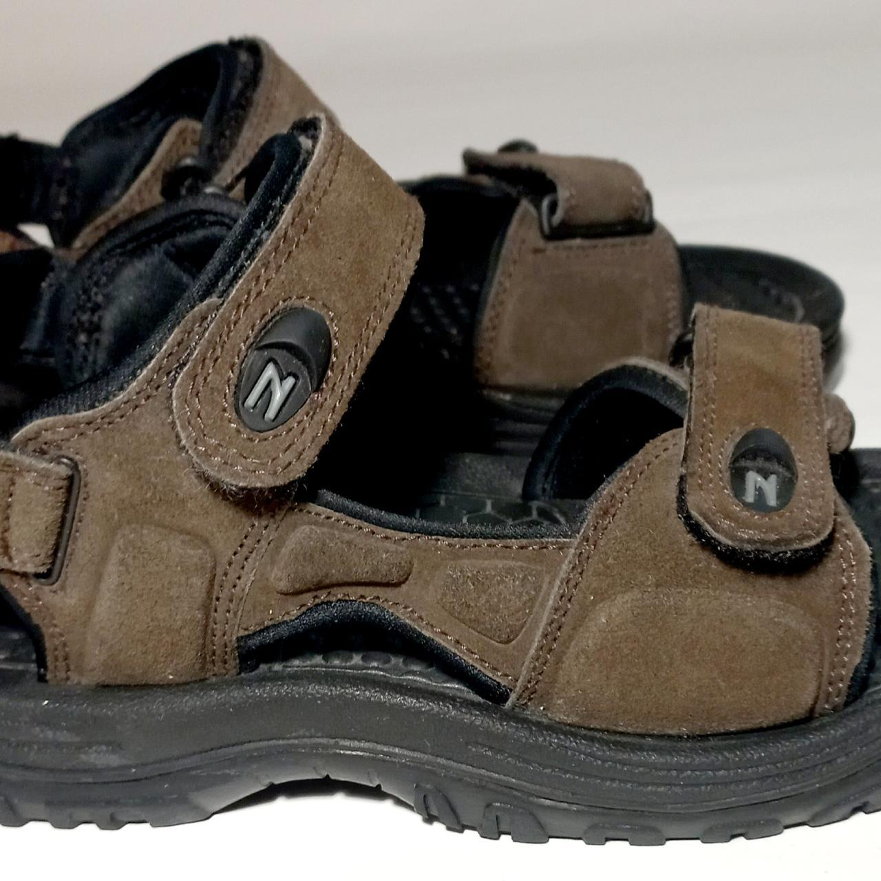 There are differences in color, threads and stains... - Depop