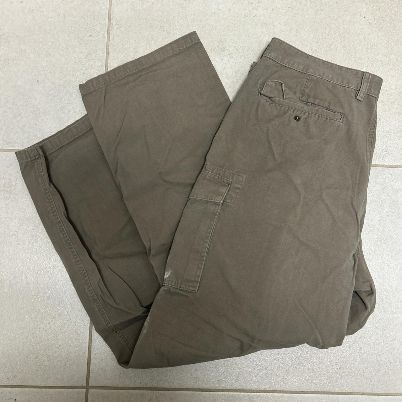 CHAPS BAGGY CARGO PANTS Size 40x32 Small paint mark... - Depop