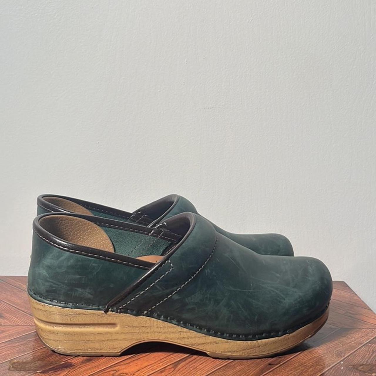 Dansko Women’s green Clogs Size 8 - Depop