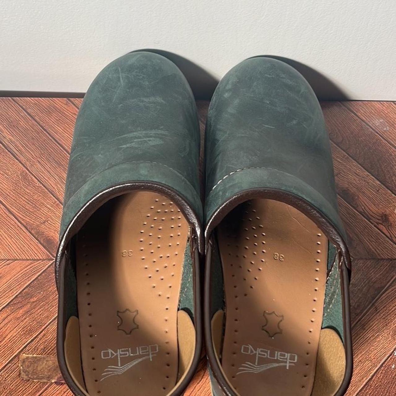 Dansko Women’s green Clogs Size 8 - Depop