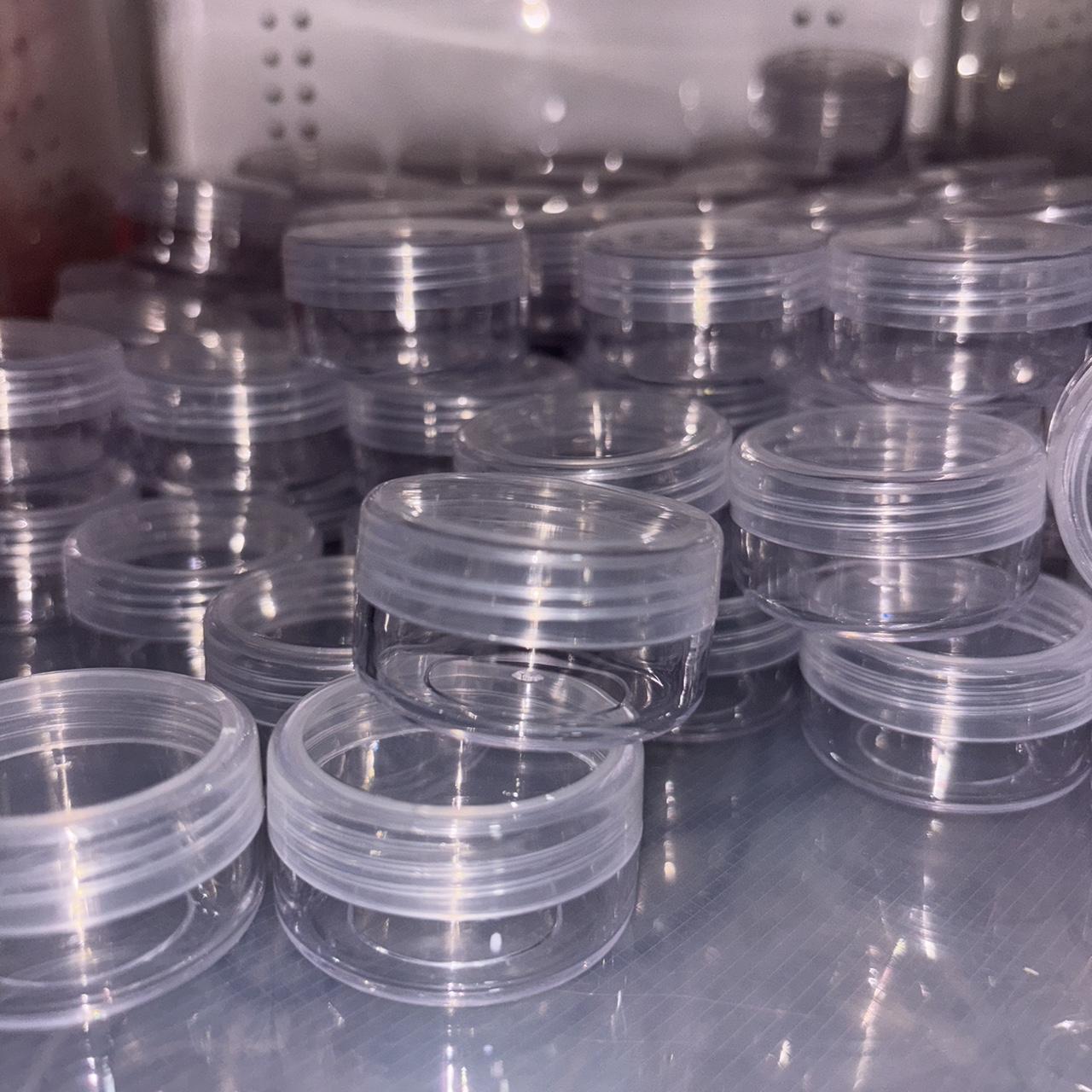 10g storage containers - Depop