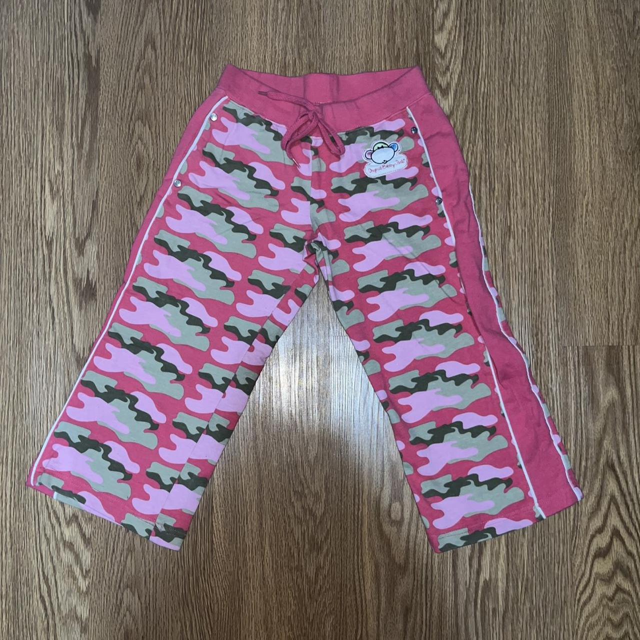 VINTAGE MEDIUM ORIGINAL BOBBY JACK PINK CAMO CAPRI... - Depop